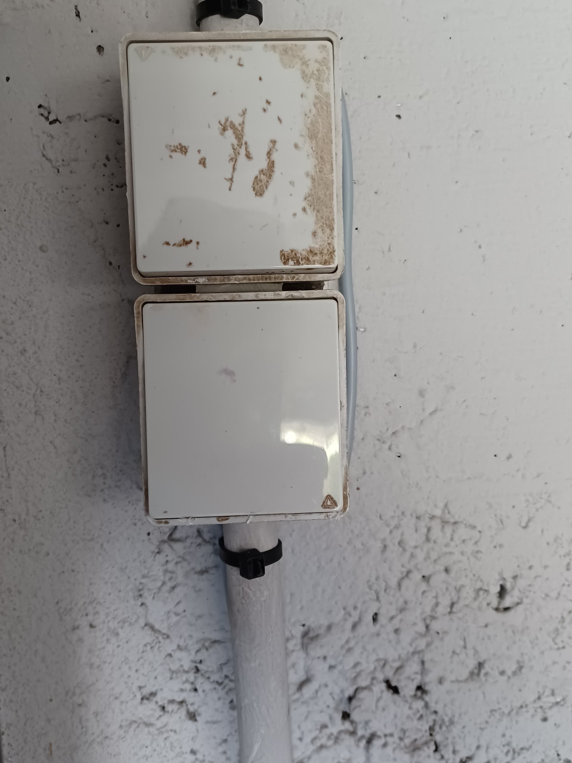 Legrand waterproof light switch - General Discussion - Survive France