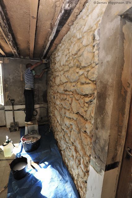 Pointing a stone wall - Property & Home - Survive France